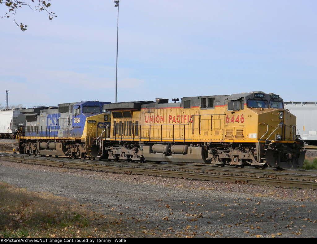 UP 6446 and CSXT 7836 on a Power Move in Alton and Southern Yard